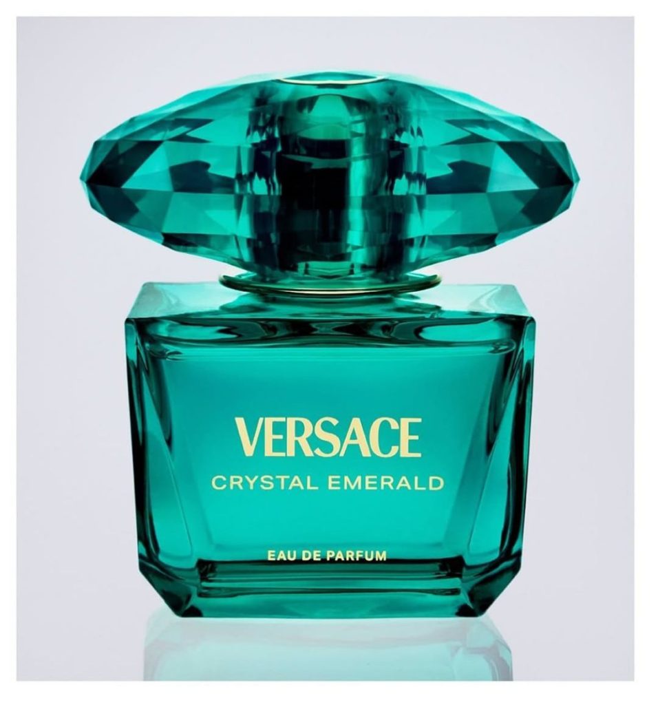 Crystal Emerald ima potencijal da postane najblistaviji Versace miris do sada!
